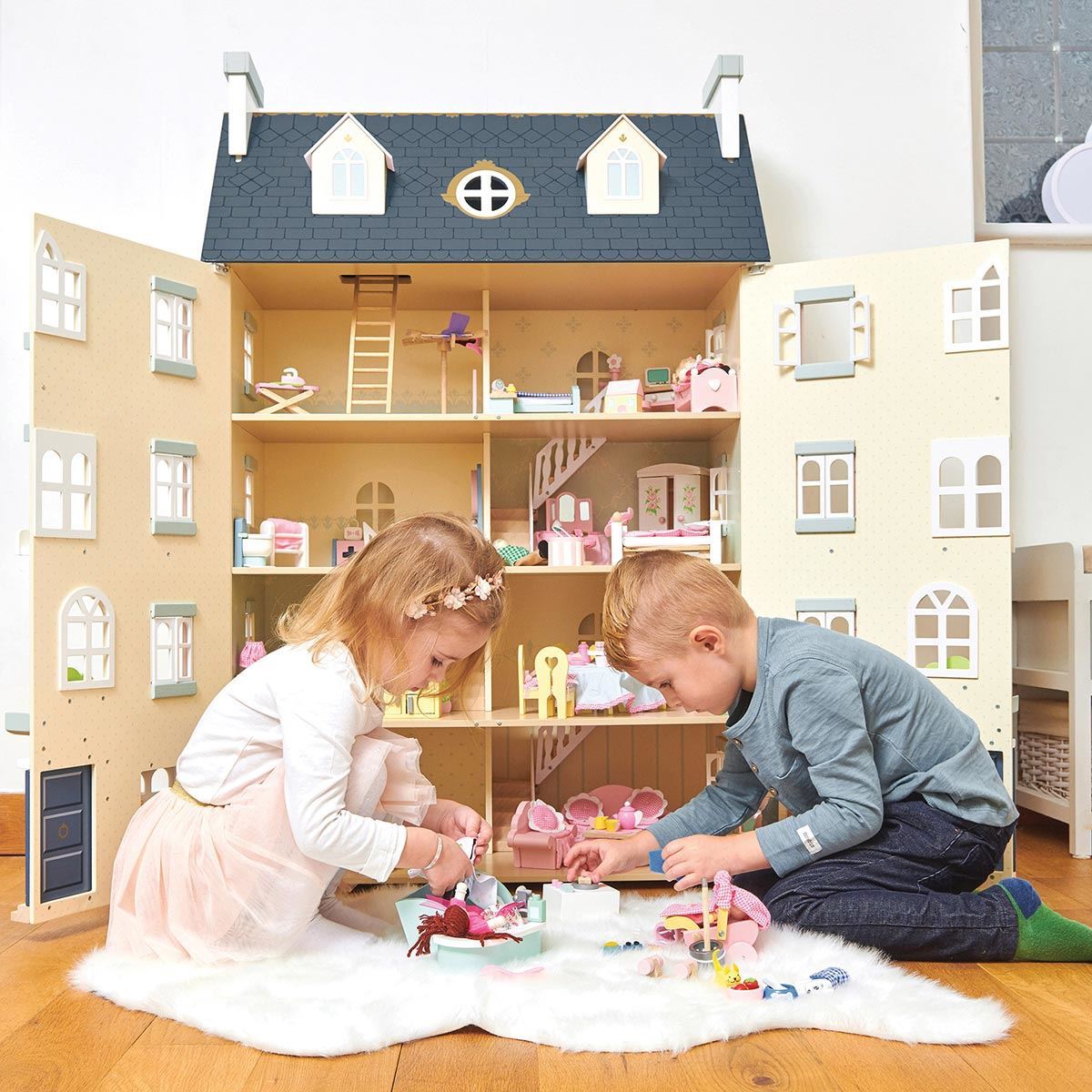 Palace House | Le Toy Van (H152) | Wooden Dolls Houses